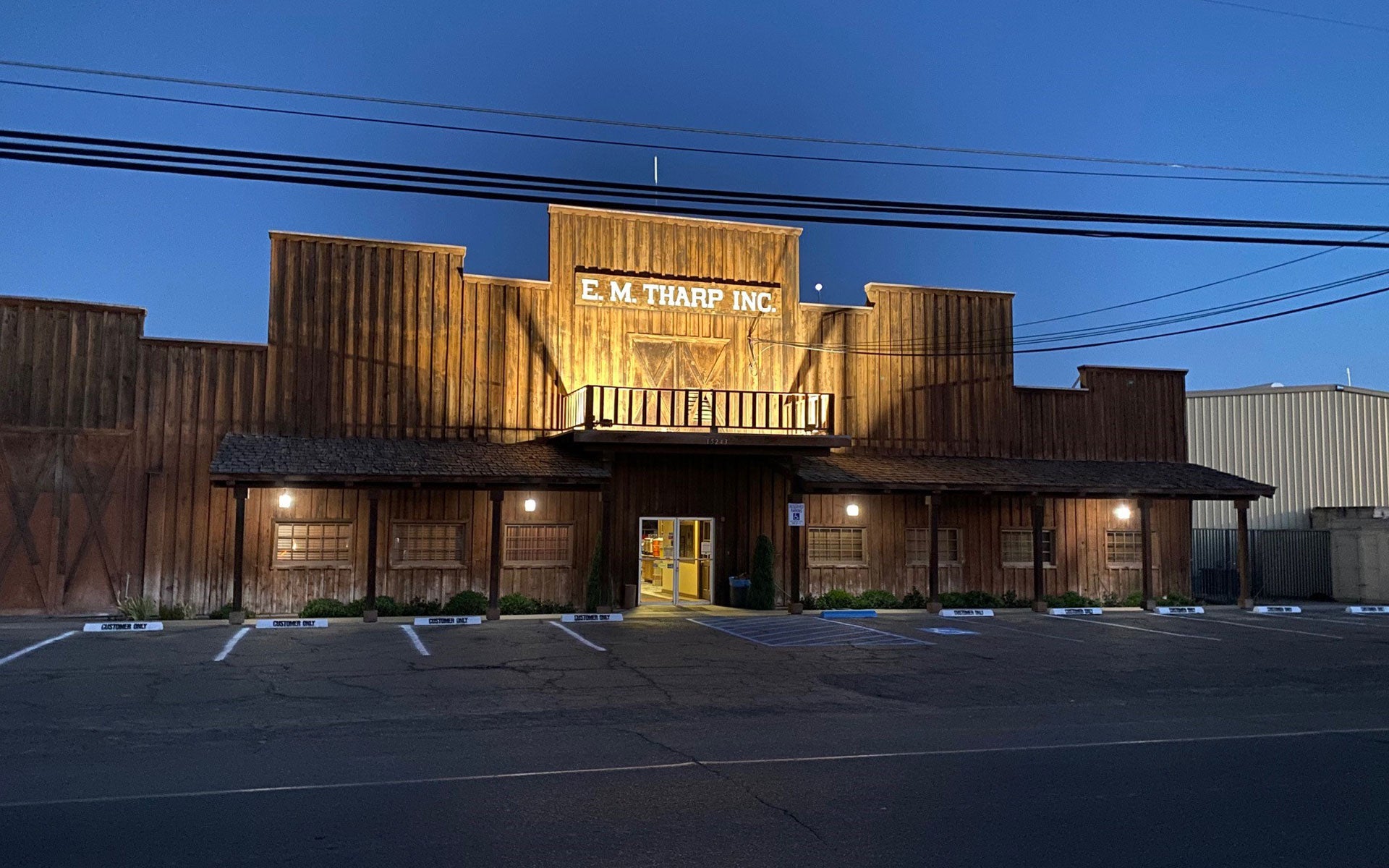 Peterbilt Dealership located in Fresno, Porterville, and Bakersfield.